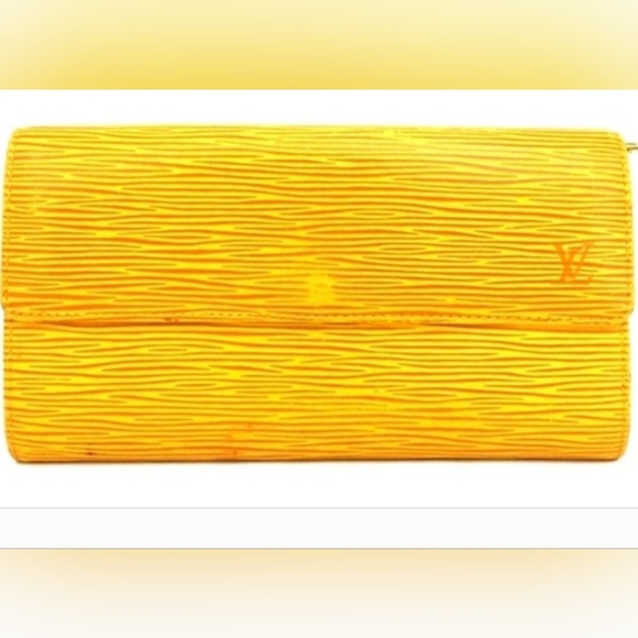 Louis Vuitton | Bags | Louis Vuitton Epi Porte Feuille Sarah Long ...